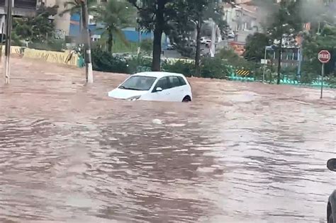 Temporal Provoca Inundação Na Cidade De Franca Em São Paulo Brasil