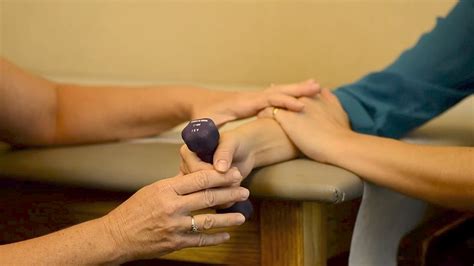 De Quervains Tenosynovitis Information And Exercises For Hand And Wrist