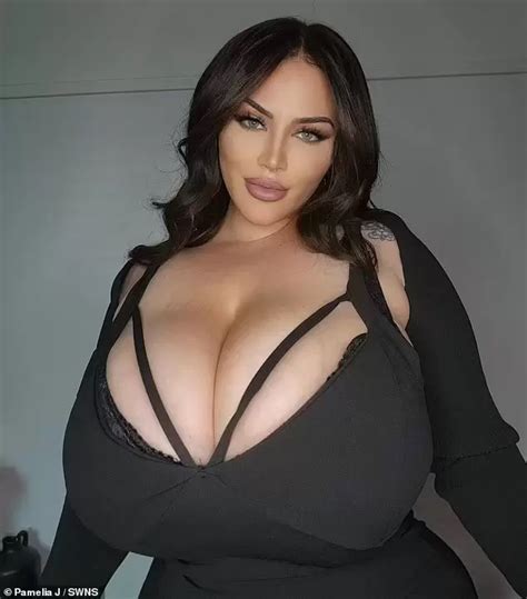巨乳太大扛不住《女網美罹患巨乳症》一年可以往上漲六個罩杯 宅宅新聞