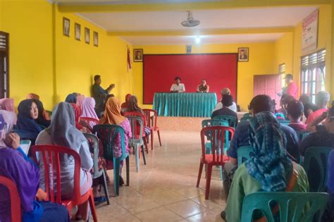 Warga Geram Sekdes M Masih Kerja Kades Bilang Foto Nyaris Bugil Tidak