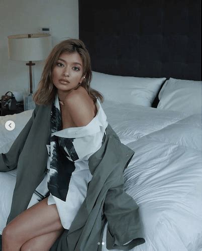 ローラ、ガウンとパジャマをはだける姿に大反響「セクシー過ぎ」「今日も素敵」 1ページ目 デイリーニュースオンライン