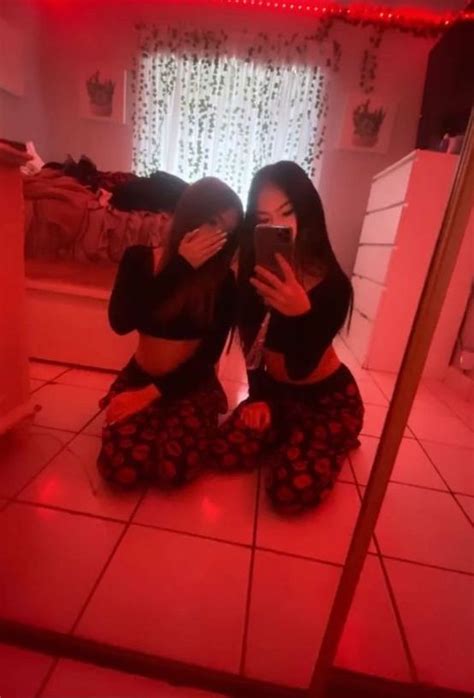Duo Pictures Friend Photoshoot Cute Friend Photos Cute Selfie Ideas