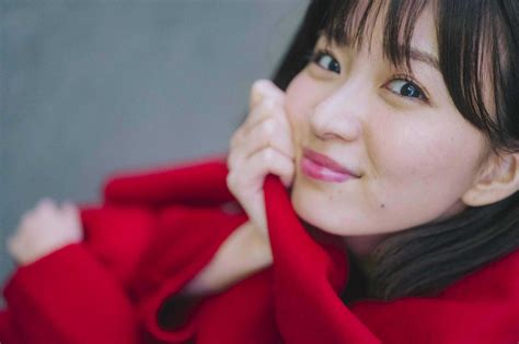 【写真 2 6枚】岡崎紗絵：初カレンダーの未公開カット 寝起き 彼女感も Mantanweb（まんたんウェブ）