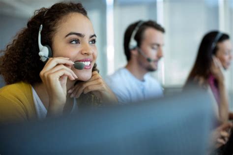 6 Ways Call Center Outsourcing Can Help Your Business Grow Small