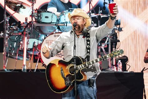 Toby Keiths Son Stelen Covel Weds Longtime Girlfriend Haley