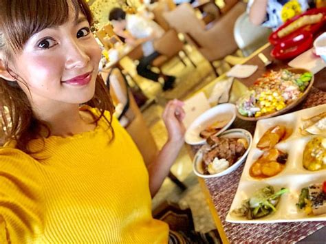 阪本智子さんのインスタグラム写真 阪本智子instagram 「🍽♡ 2投稿連続お褒めの言葉をありがとでした😂💕 たまには水着姿もありだ