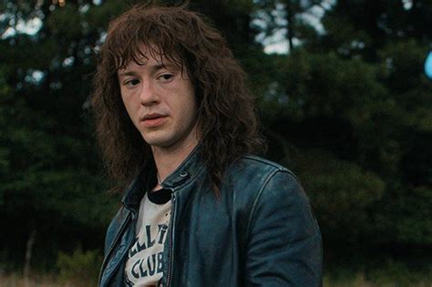 Stranger Things Joseph Quinn Tears Up Over Outpouring Of Love From