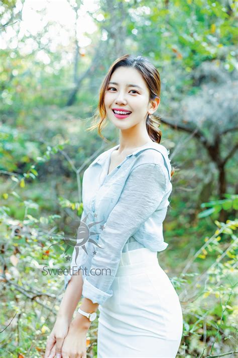 스위트매거진 스위트의 뉴페이스 양하나 모델입니다 청순함이 돋보이는 그녀 신인 모델 양하나를 지금