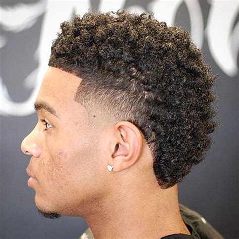 Pin By Omy Acevedo On Peinados Y Cortes In 2024 Frohawk Fade