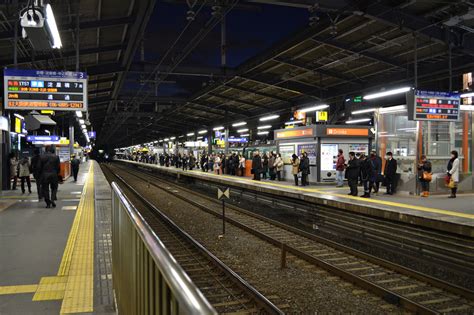 京阪守口市駅 2014 01（2）西改札口・ホーム [ 大阪・近畿を中心にした街の写真 ～ Scene Of Osaka And Kinki ～ ]
