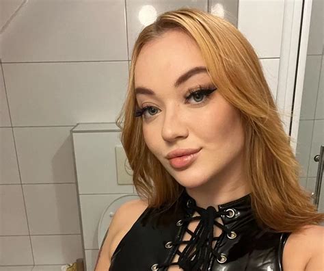 Emma Magnolia Internet Model Who Injects Her Own Personality In Her Work
