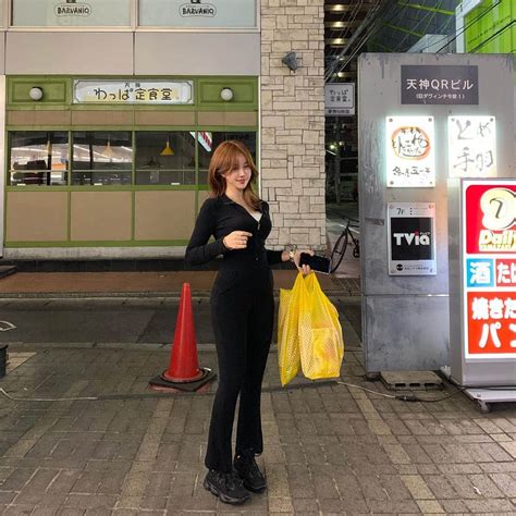 チョ・ミニョンさんのインスタグラム写真 チョ・ミニョンinstagram 「 어즈로니 뮤즈트레이닝복 10 예약 오픈 했습니다