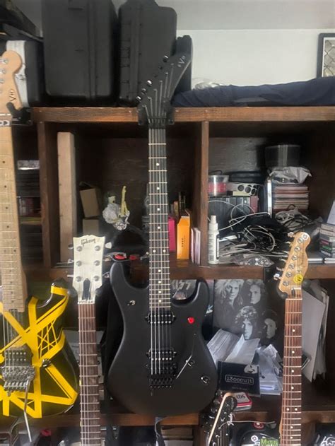 Pin Von 13occult Auf Edward Van Halen Guitars