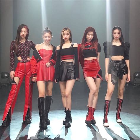 Kpop Girl Groups Korean Girl Groups Kpop Girls Stage Outfits Kpop