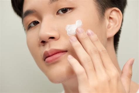 8 Rekomendasi Skincare Pria Terbaik Hello Sehat