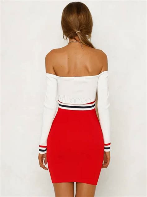 Robe Moulante Rouge à Manches Longues Et épaules Dénudées