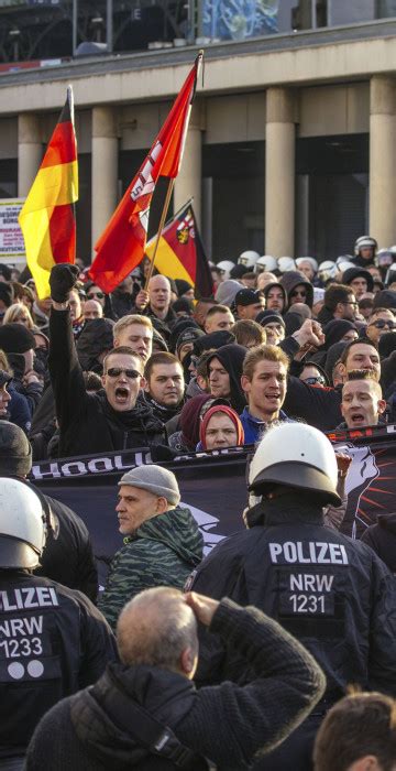 New Years Eve Assaults Spark Anti Immigrant Protests In Cologne Germany