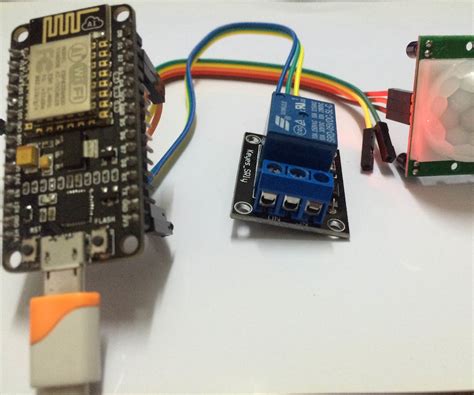 simple iot auto light with motion sensor and cayenne 4