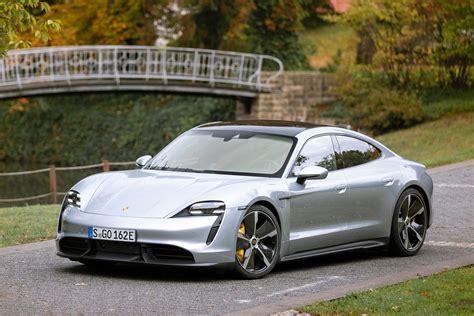 Porsche Taycan La Sportive électrique Fait Le Plein De Mises à Jour