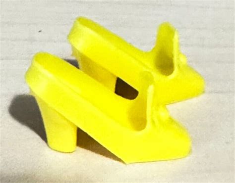 Mattel Barbie Doll Shoes ~ Vintage 1990s ~ Fashion Avenue~yellow Heels