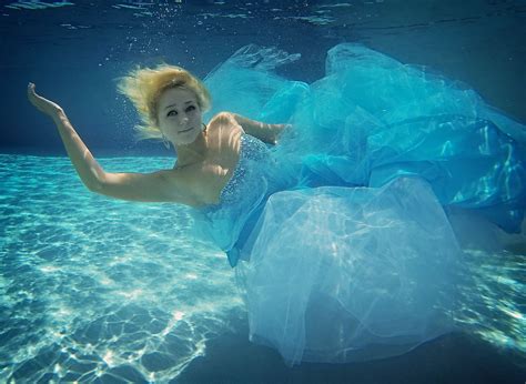 Underwater Blue Prom Dress Senior Picture Photography Class Of 2015