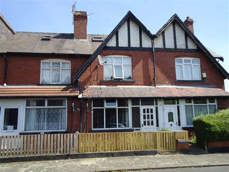 3 Bed Terraced House For Sale In Cross Flatts Row Beeston Ls11 £