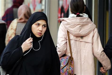 Iran Plans Penalties For Women Breaking The Hijab Rule Wsj