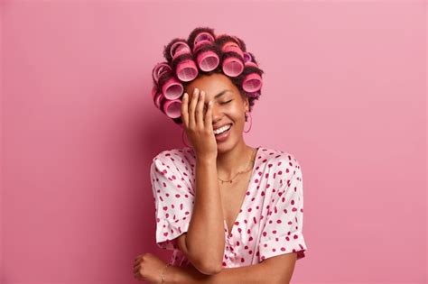 Free Photo Young Angry Woman Screams Emotionally And Gestures With