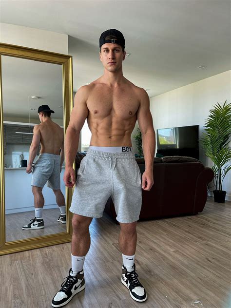 Kyle Hynick On Twitter Men In Tight Pants Hot Men Bodies Attractive
