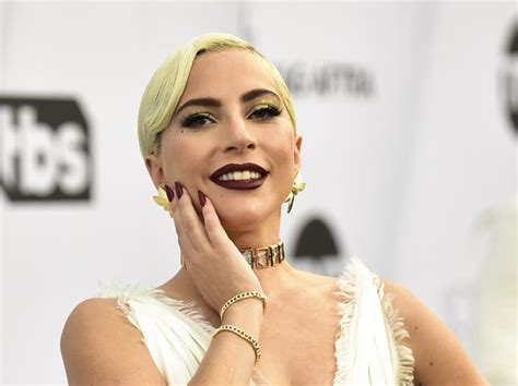 レディー・ガガ、元婚約者テイラー・キニーについて「とても愛していた」と語る Frontrow