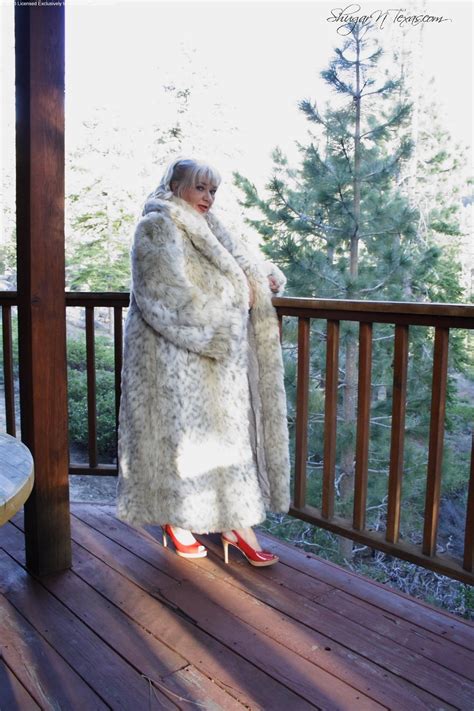 Pin By Mark Jansen On Furs Voluptuous Women Fur Coat Coat