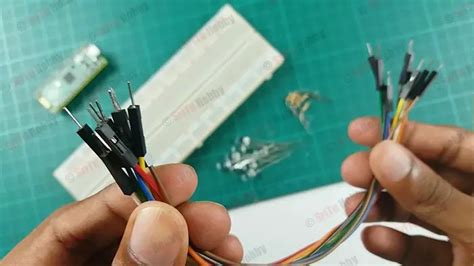 how to make an led chaser using raspberry pi pico board