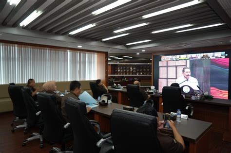 Kejati Jatim Mengikuti Vicon Penyerahan Laporan Hasil Pemeriksaan Lhp