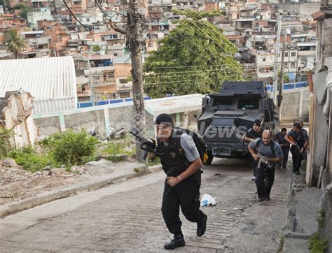 リオの麻薬組織掃討作戦、軍投入でスラムの1つを制圧 写真9枚 国際ニュース：afpbb News