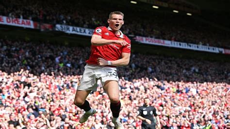 Manchester United 2 0 Everton Mctominay And Martial Keep Red Devils On