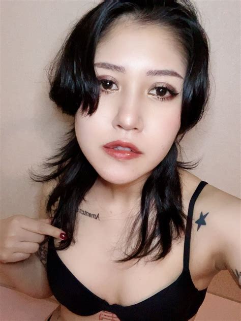 槐 モナ Mona Enju😈tokyo🧠 On Twitter ジメジメ梅雨の時期は、癖っ毛大爆発💥