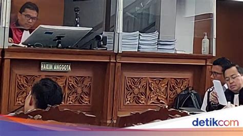 Momen Hakim Turun Tangan Gegara Richard Pengacara Sambo Sama Sama Emosi