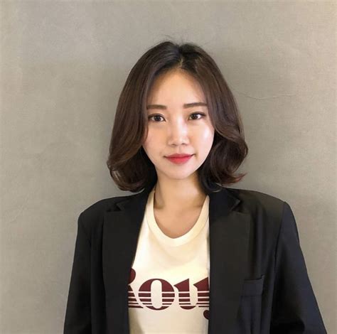 헤어스타일에 있는 Yerish님의 핀 2023 단발머리 헤어스타일 중간길이 헤어스타일 단발 파마 머리
