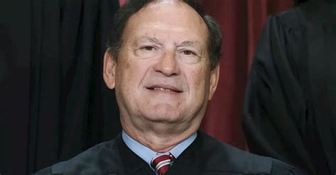 Justice Alitos Home Flew Flag Upside Down After Trumps Election Fraud