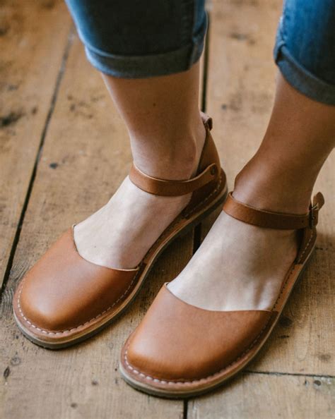 Womens Designer Toe Sandals At Ambrose Toothaker Blog