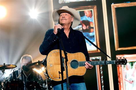 Alan Jackson Didnt Think ‘chattahoochee Would Be A Hit