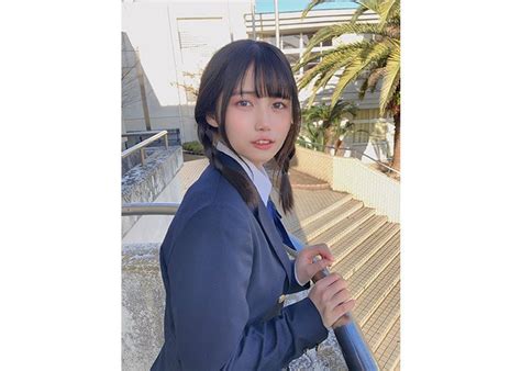 葵音琴（ツキアト）、制服姿で三つ編みの美少女ショットを披露「こんな子が隣にいたら最高」と歓喜の声！ モデルプレス