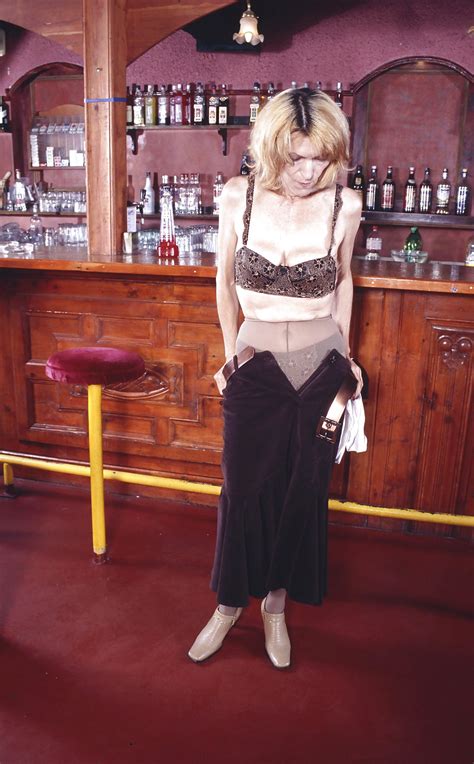 スキニーは写真を成熟しました 美しいエロティックとポルノ写真