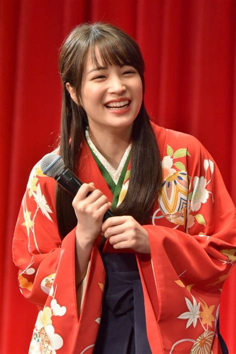 広瀬すず、『ちはやふる』完結編に手応え十分！ 壇上での恋愛即興劇に照れ笑い ／2018年2月20日 写真 映画 ニュース
