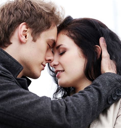 11 Habits To Build A Strong Emotional Connection In Your Relationship