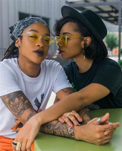 Pin On Lesbian Shi Couples