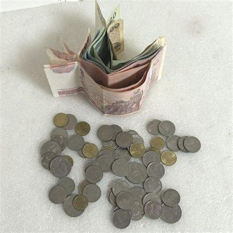 【やや傷や汚れあり】タイ 紙幣 硬貨 100バーツ×5枚 50バーツ×2枚 20バーツ×4 10バーツ×1 690バーツ 硬貨【m1252】の