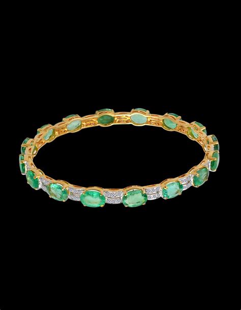 20 Carat Oval Natural Emeralds And Diamonds 18 Karat Yellow Gold 17