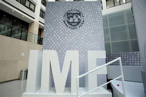 el mercado ahora espera la devaluación en febrero y el central no puede