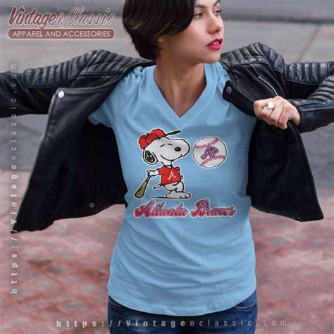 Snoopy Playing Baseball Atlanta Braves Shirt Vintagenclassic Tee